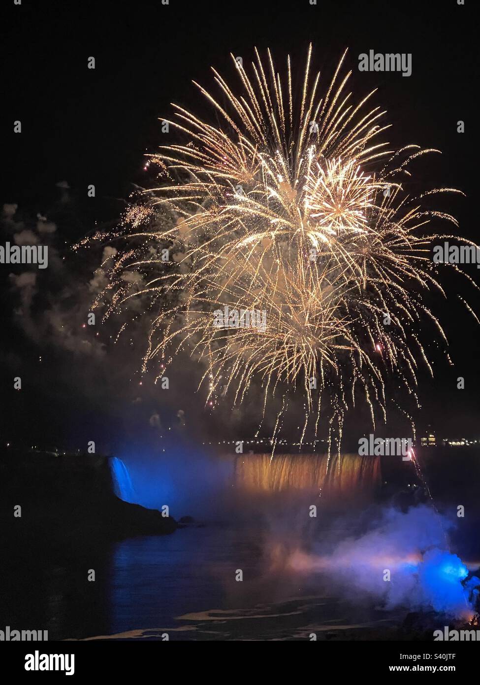 Fireworks show over Niagara Falls Stock Photo - Alamy