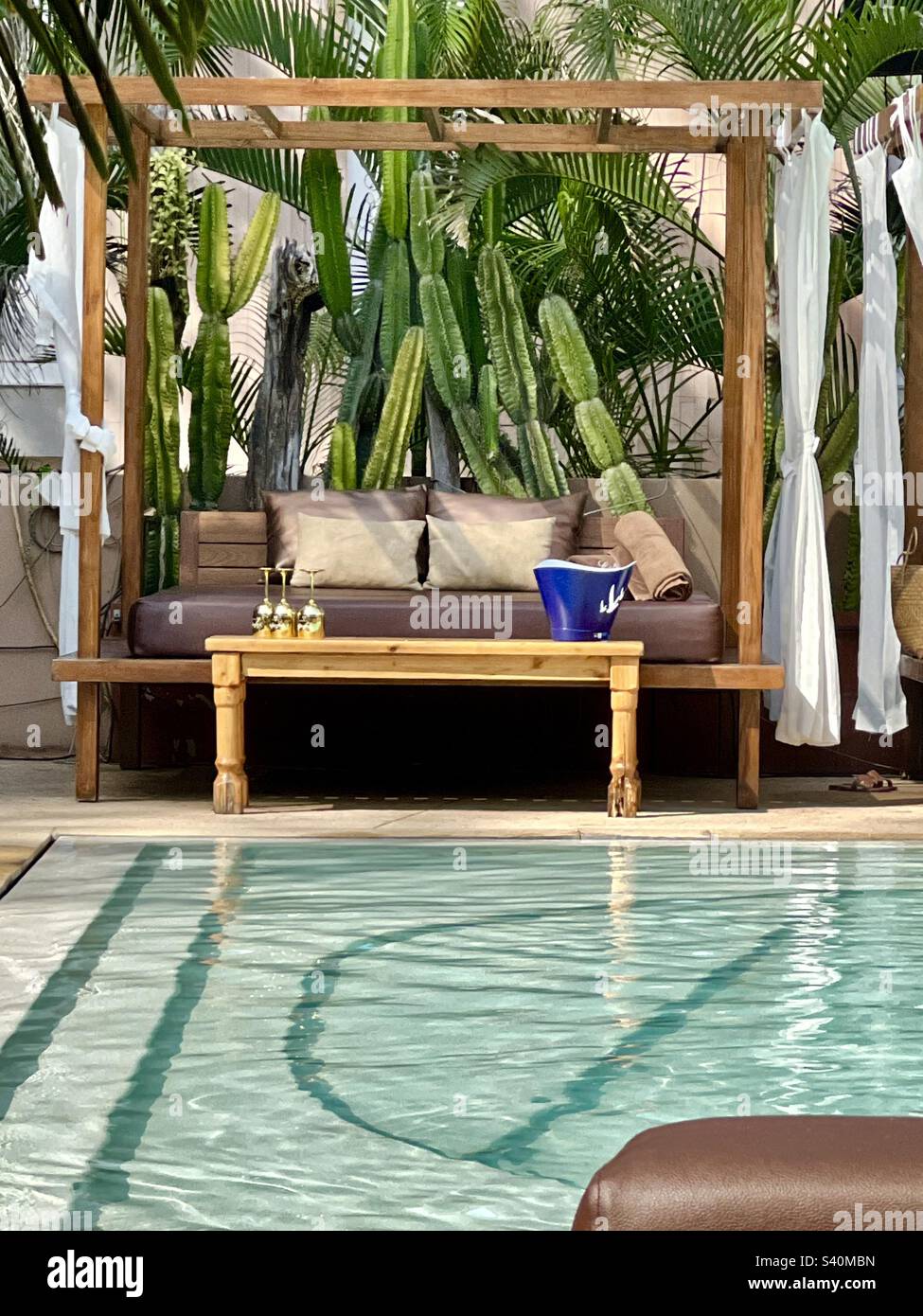 Pool cabana hi-res stock photography and images - Alamy