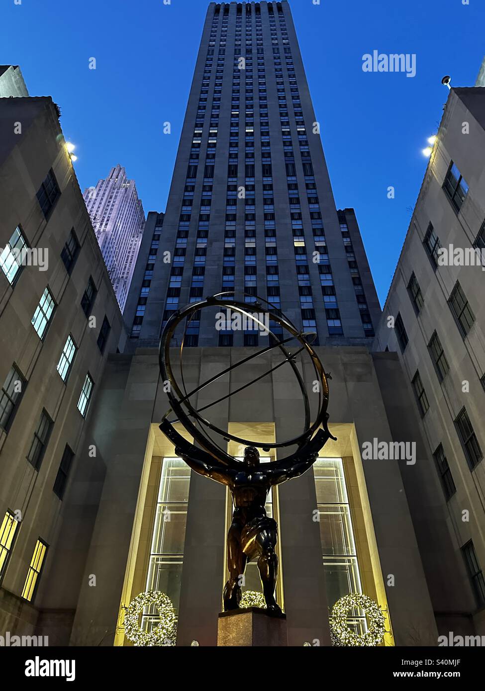 Atlas Statue in Rockefeller Center, Fifth Avenue, Manhattan, New York ...