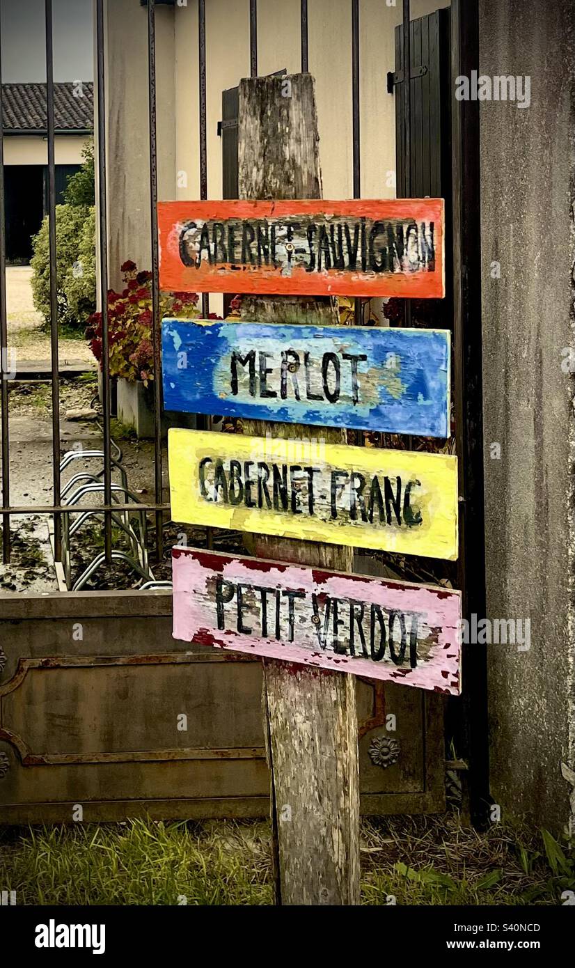 Bordeaux wine chateaux hi-res stock photography and images - Alamy