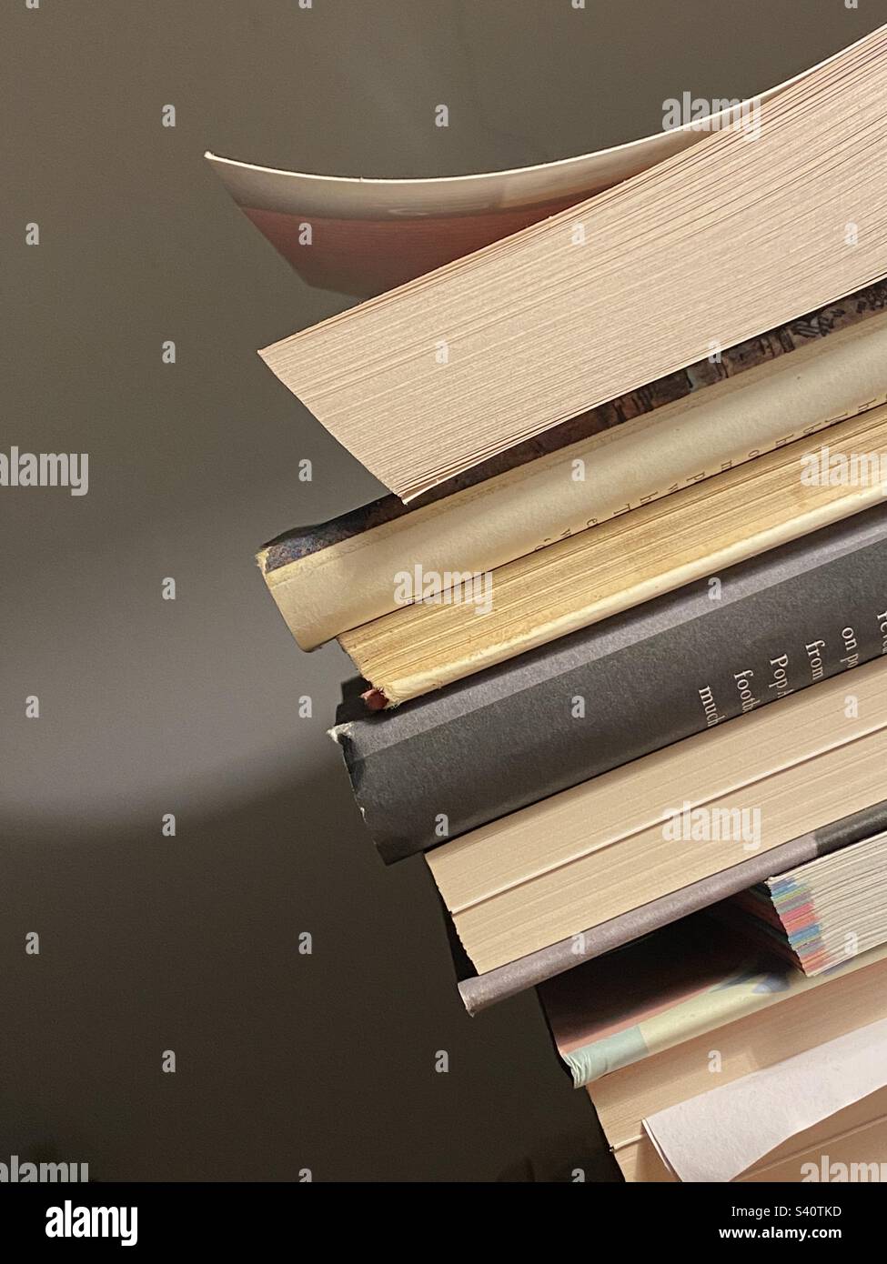 Books pile messy hi-res stock photography and images - Alamy