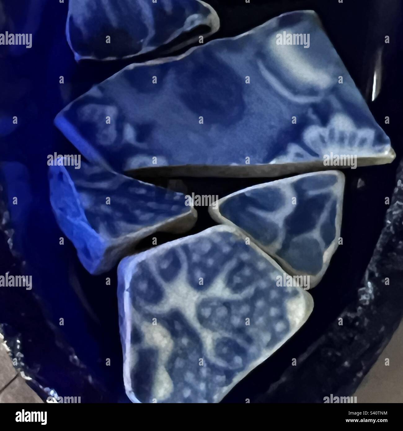 Blue pottery pattern hi-res stock photography and images - Alamy