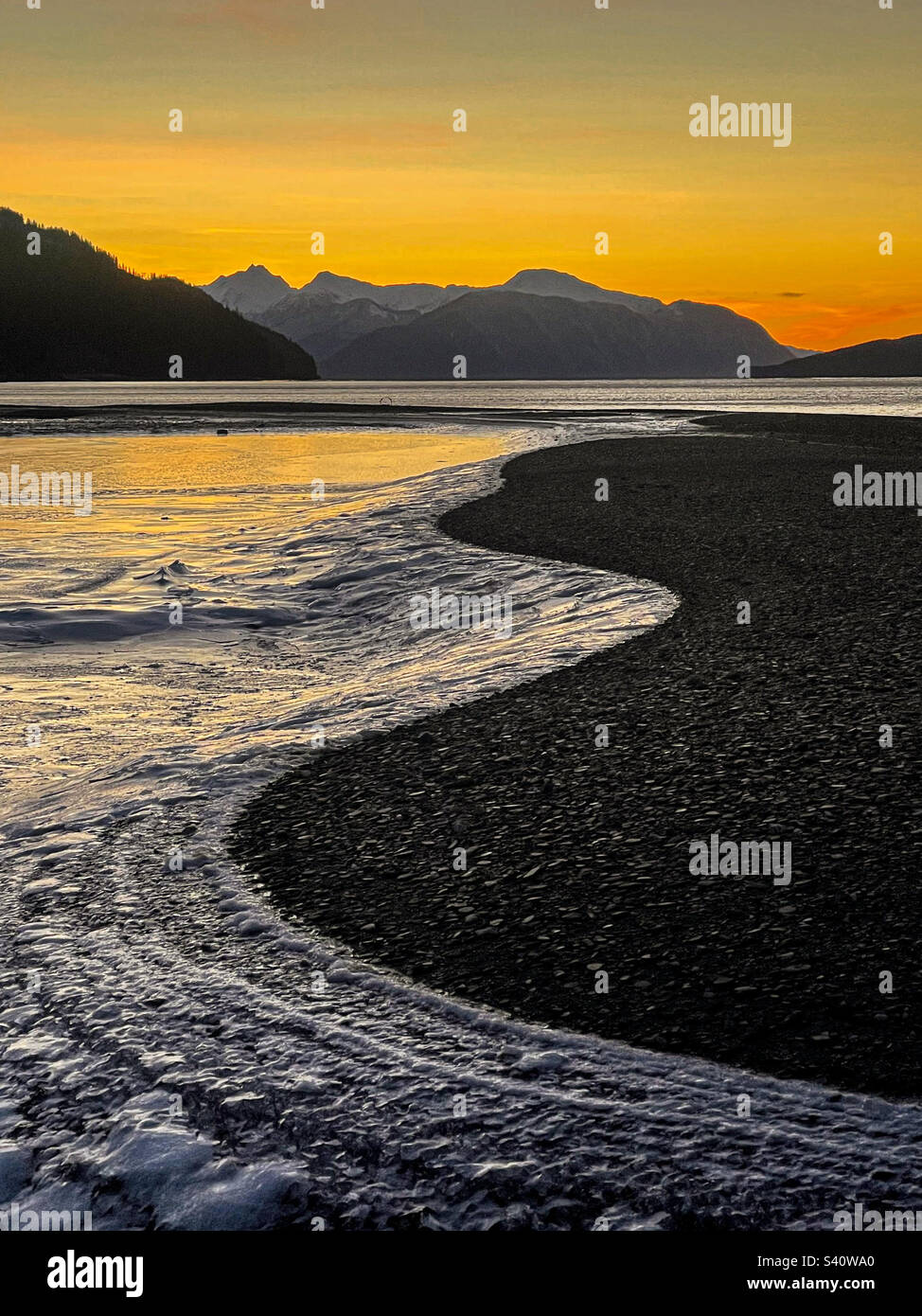 Curvy ice hi-res stock photography and images - Alamy