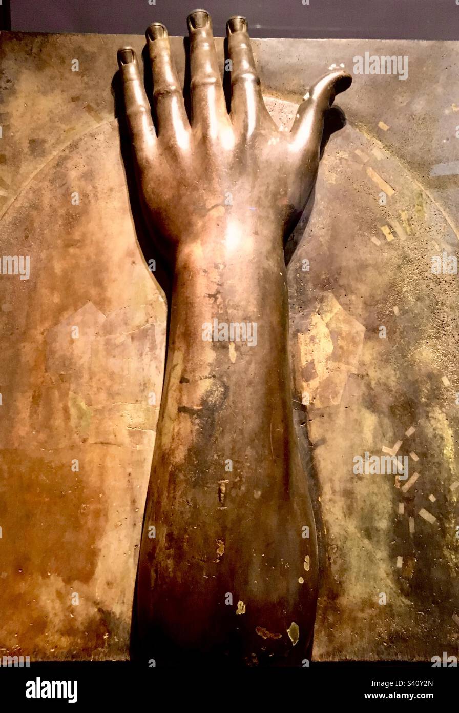 Golden fingernails hi-res stock photography and images - Alamy