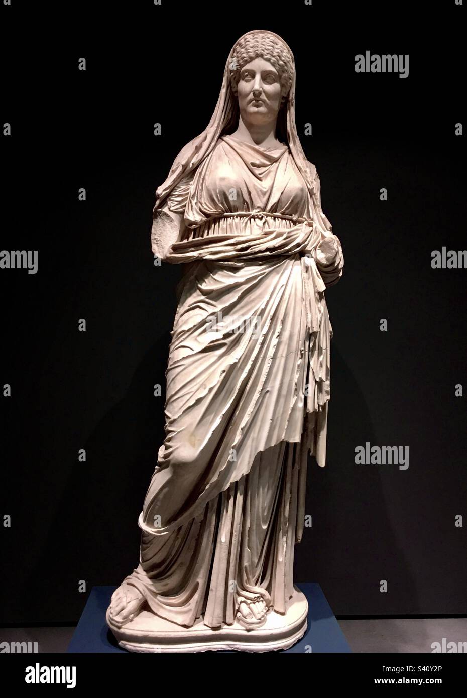 Roman female statue hi-res stock photography and images - Alamy