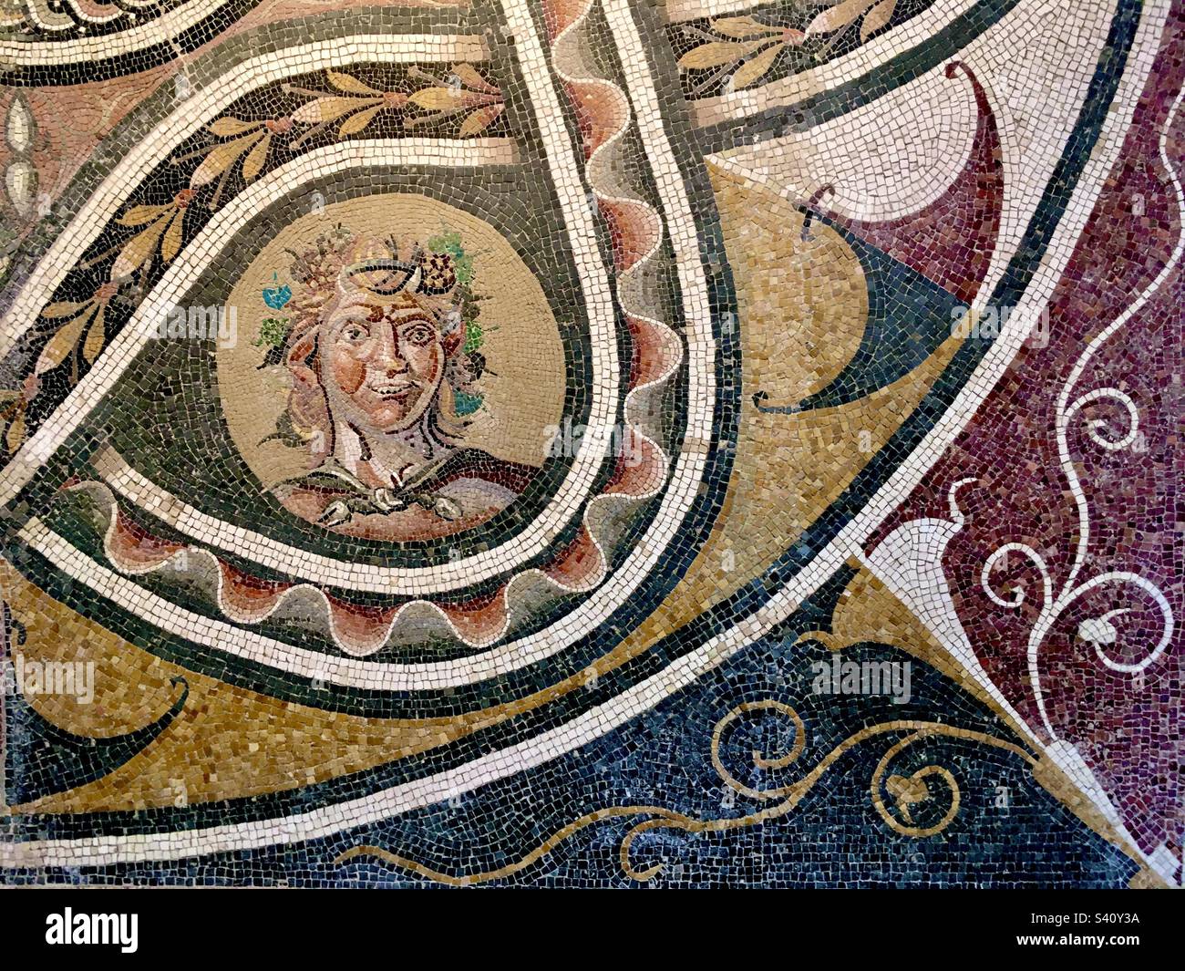 Mosaic face hi-res stock photography and images - Alamy