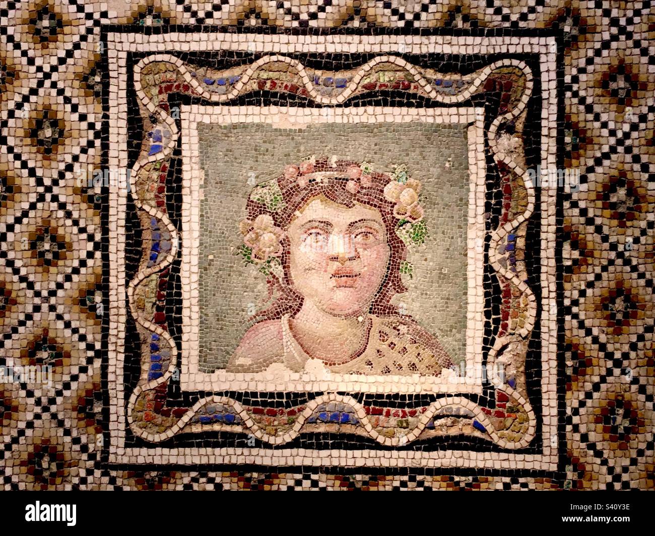 Framed face head hi-res stock photography and images - Alamy