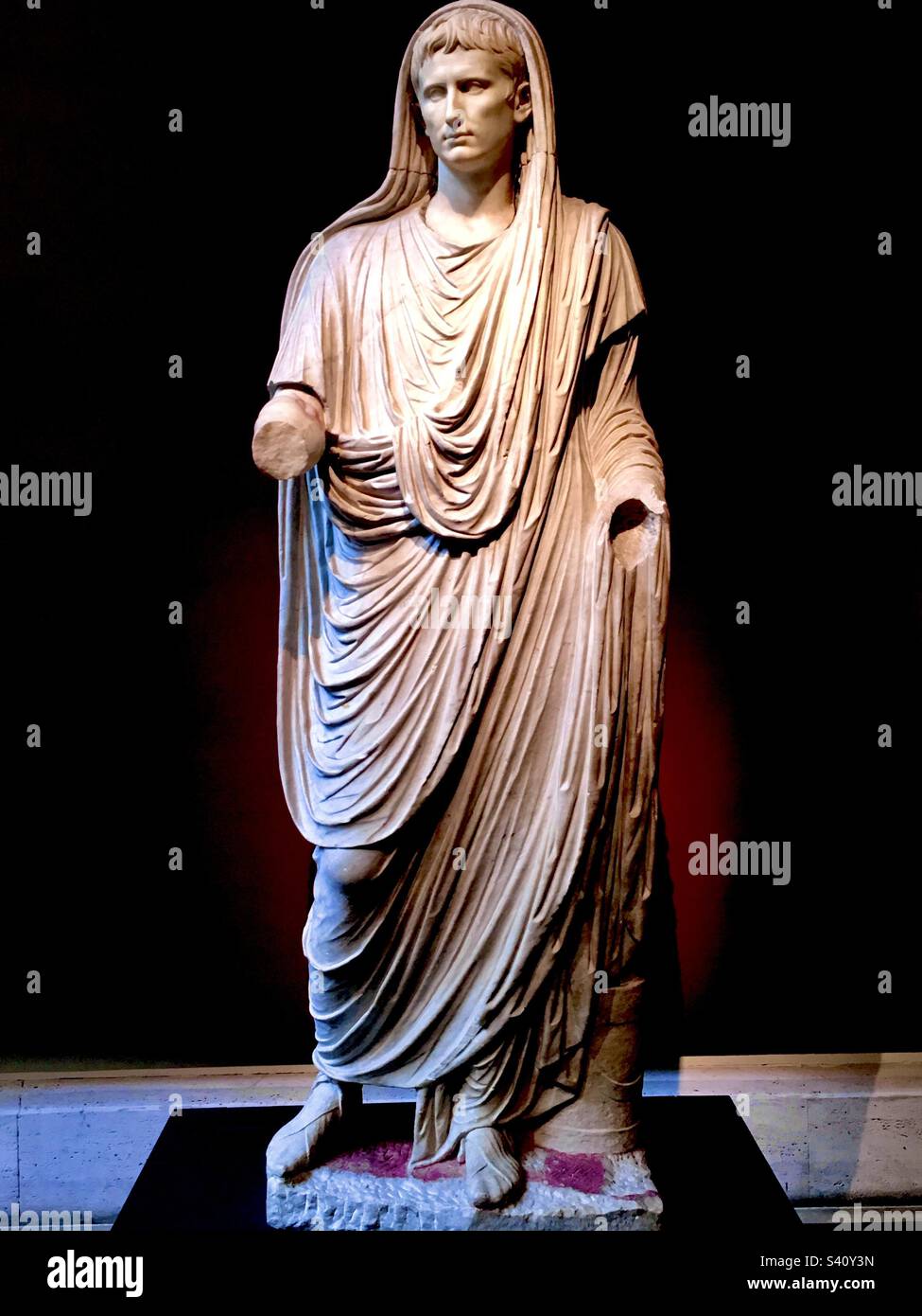 Male statue hi-res stock photography and images - Alamy