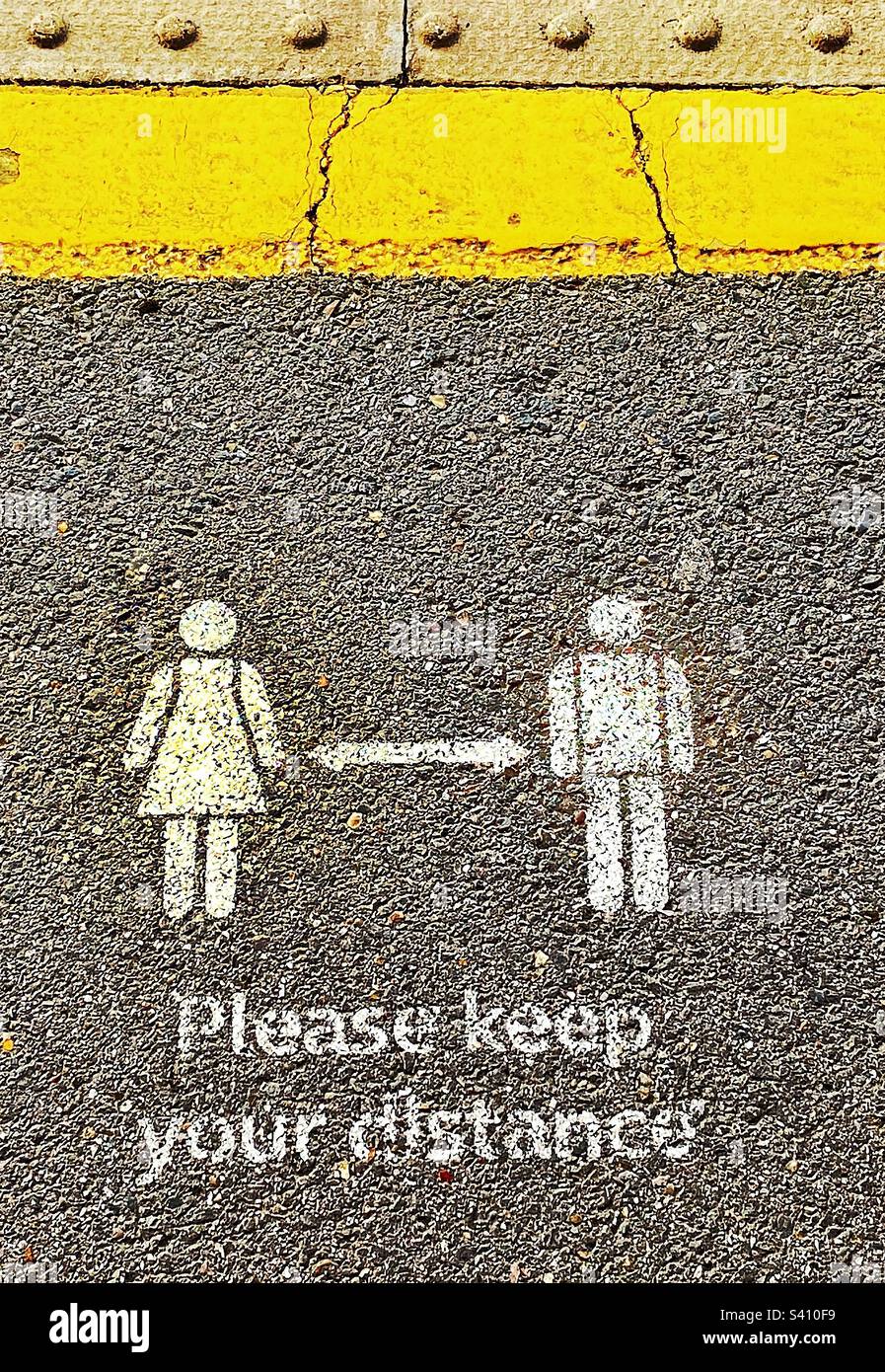 Keep your distance sign on railway station platform Stock Photo - Alamy