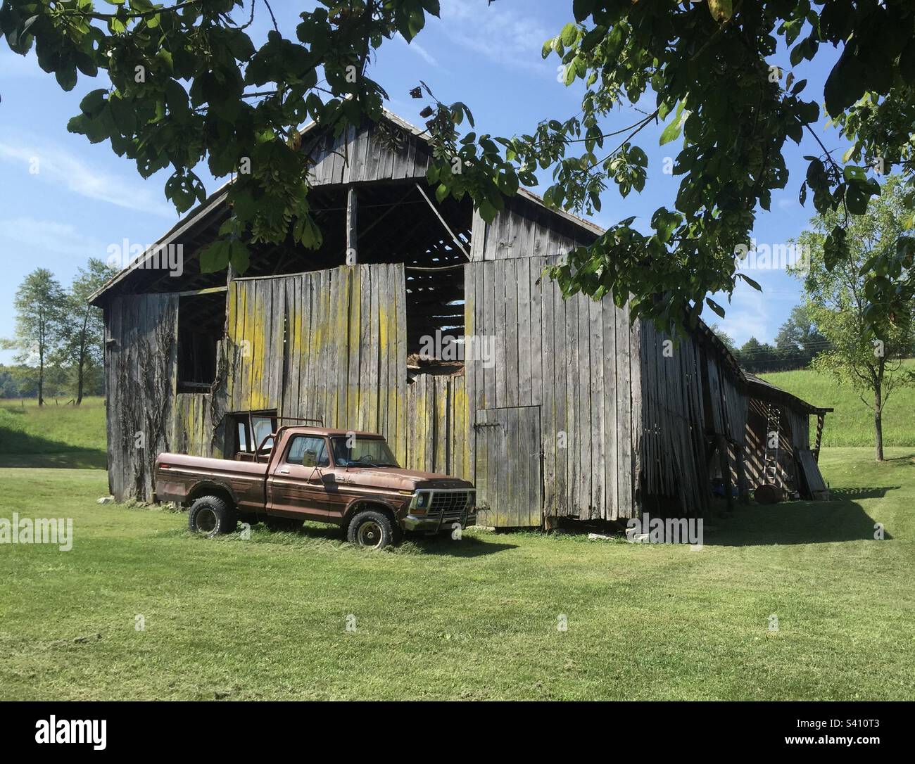 Pickup truck farm hi-res stock photography and images - Alamy