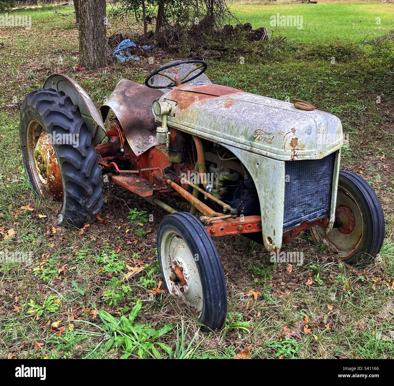 Ford tractor hi-res stock photography and images - Alamy