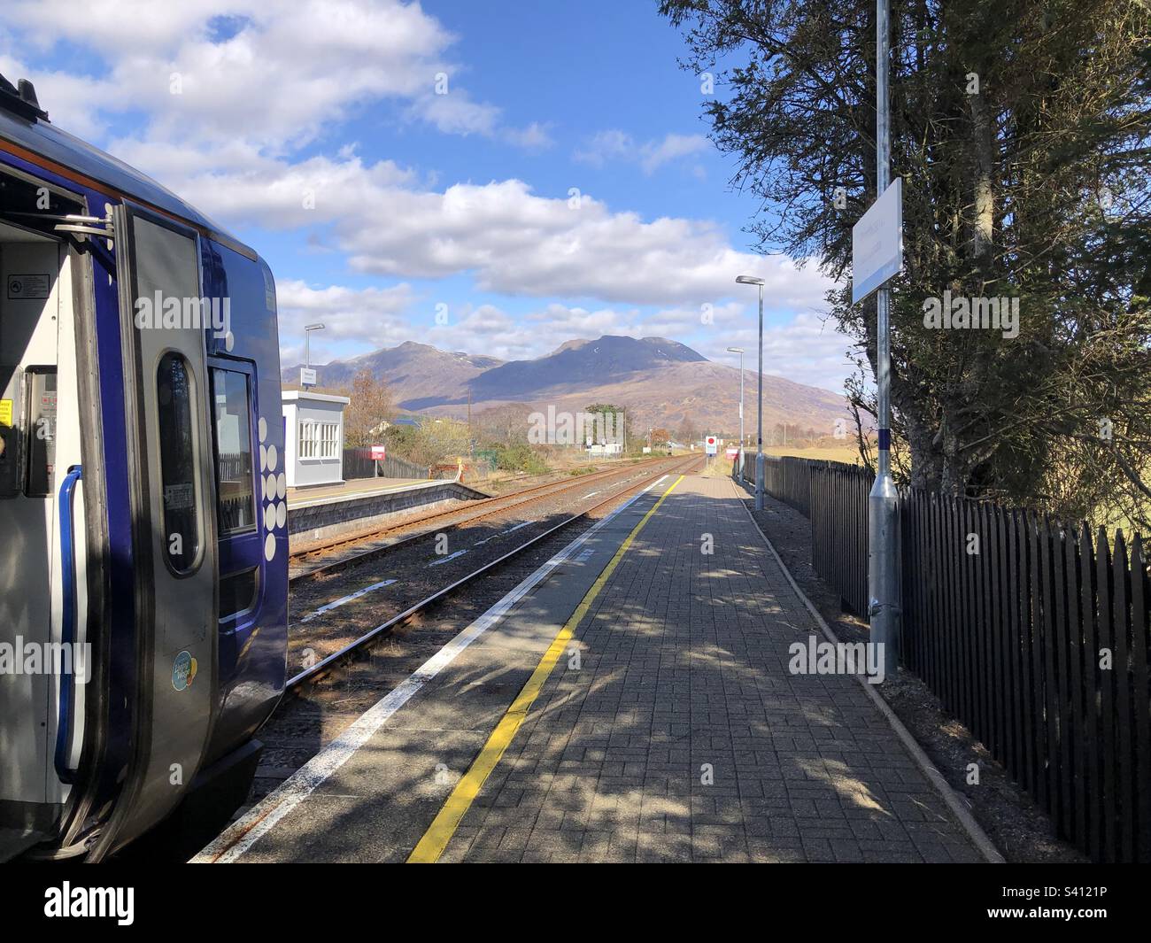 Railway platform view hi-res stock photography and images - Alamy