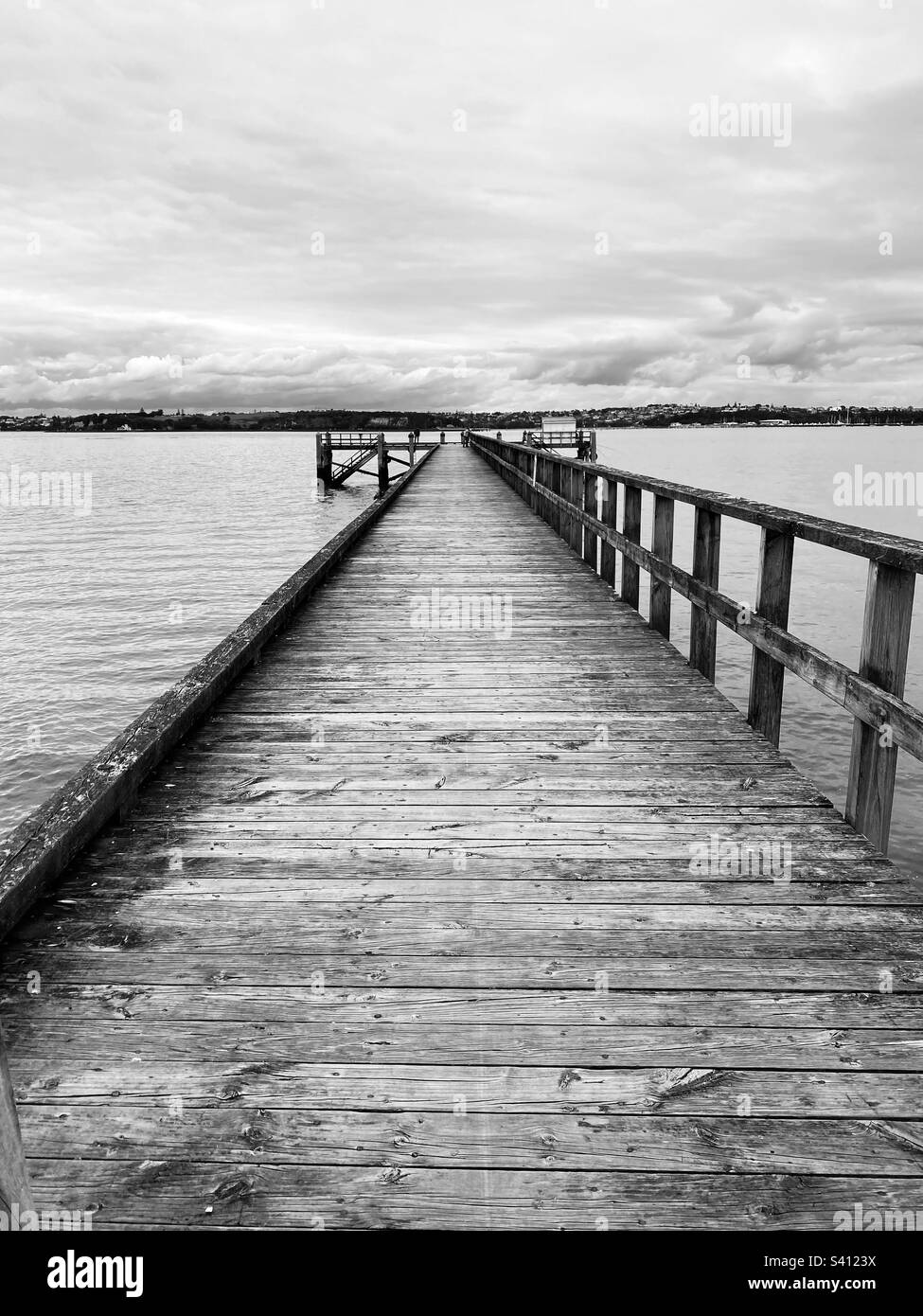Pier timber hi-res stock photography and images - Alamy
