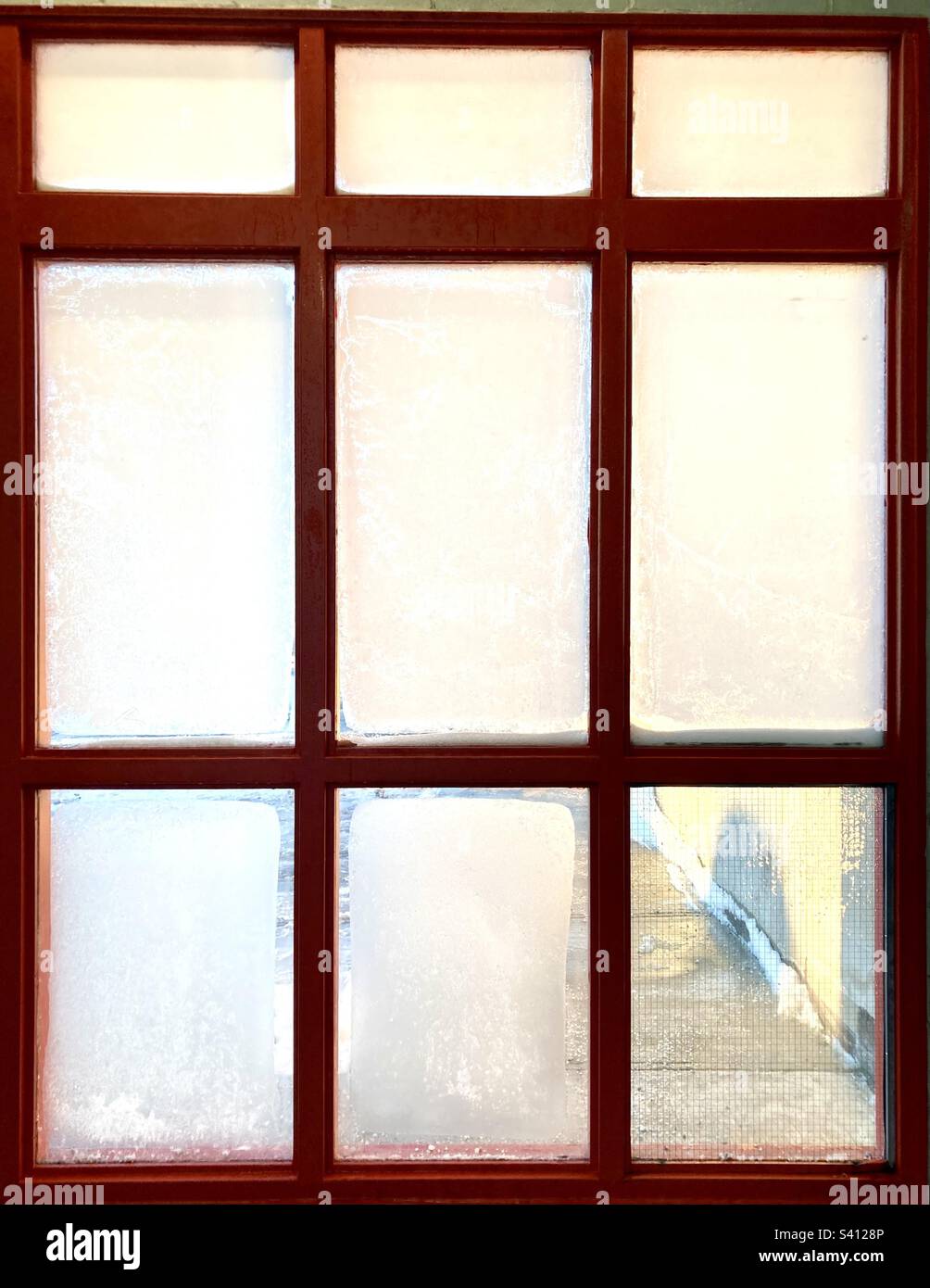 Frosted glass windows hi-res stock photography and images - Alamy