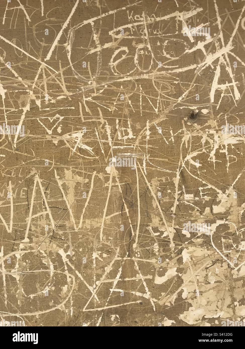 Graffiti scratched hi-res stock photography and images - Alamy