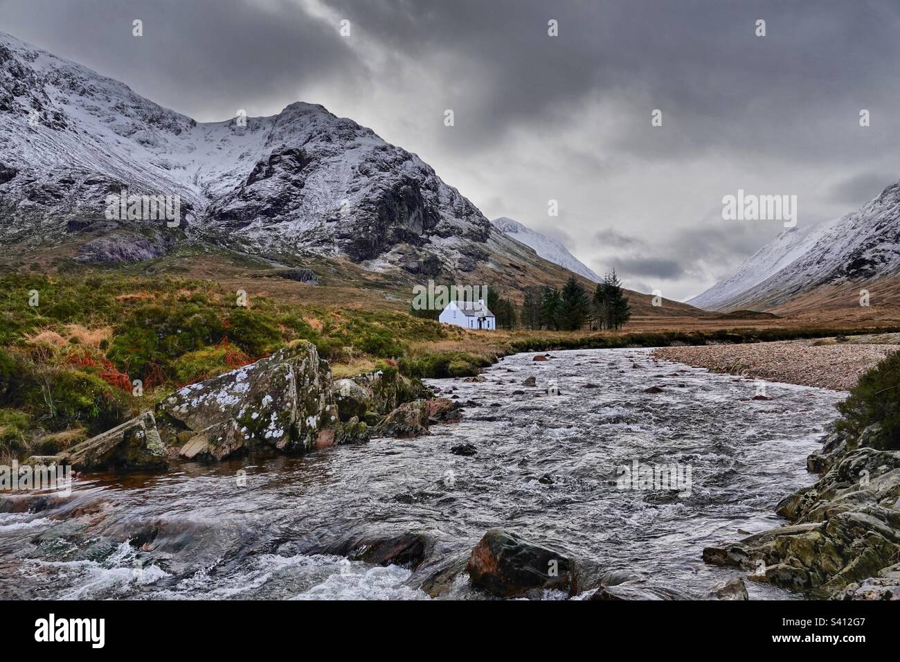 Scottish white house hi-res stock photography and images - Alamy