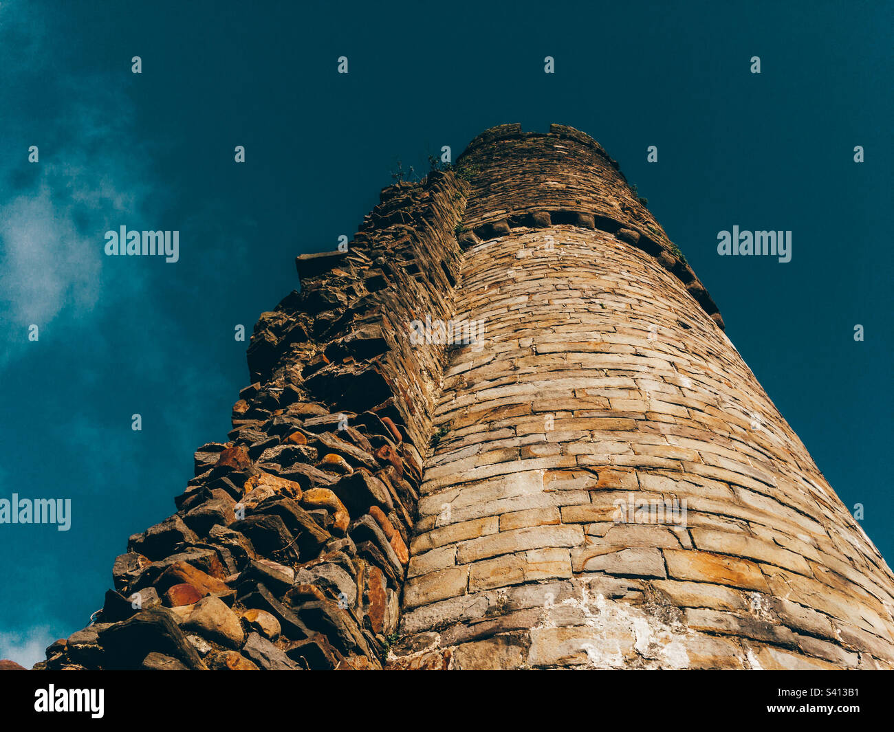 Ruined ancient stone castle hi-res stock photography and images - Alamy