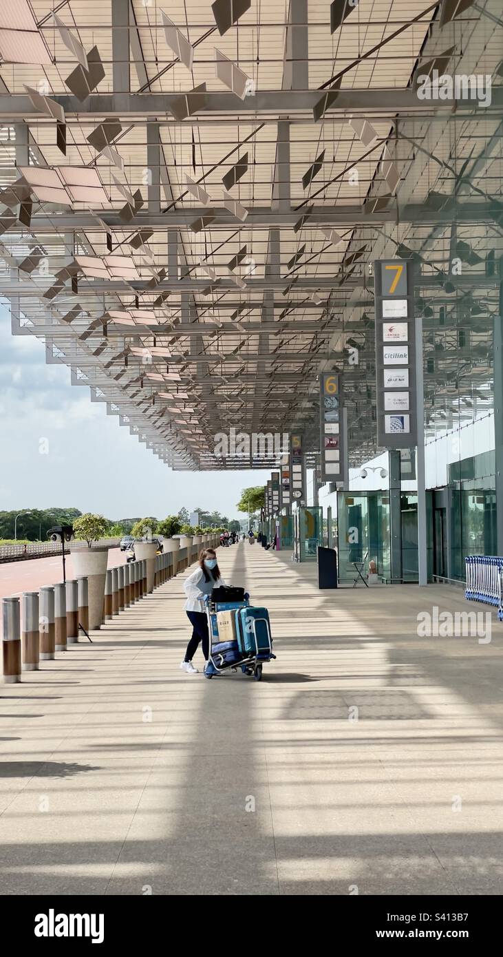 Drop off area hi-res stock photography and images - Alamy