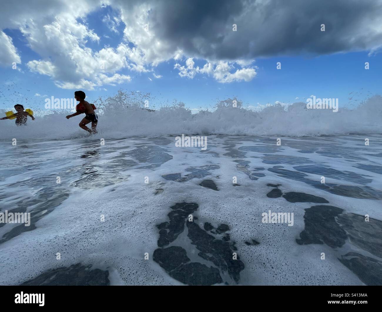 Children playing waves hi-res stock photography and images - Alamy
