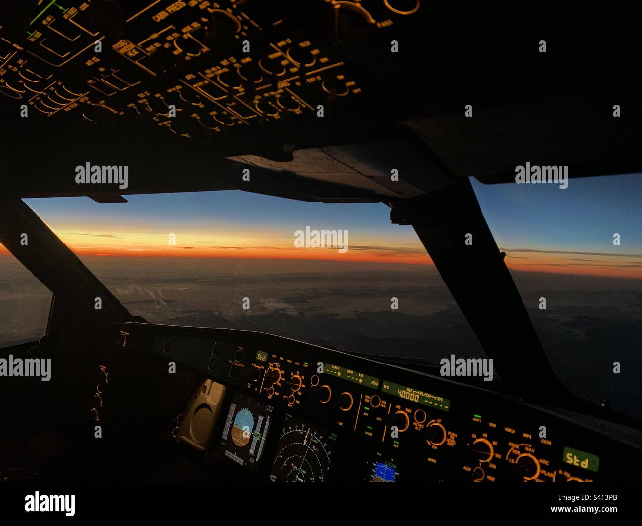 Airplane sunset hi-res stock photography and images - Alamy