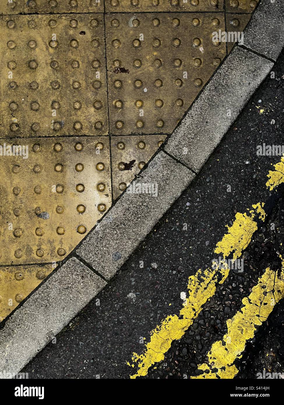 Double point hi-res stock photography and images - Alamy