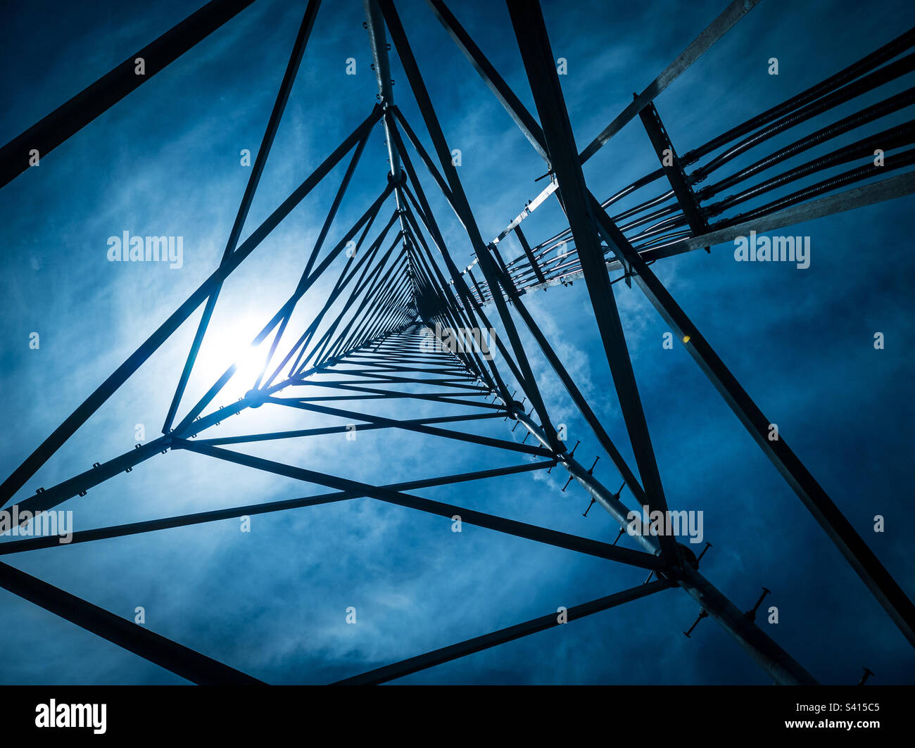 Cable tv tower hi-res stock photography and images - Alamy