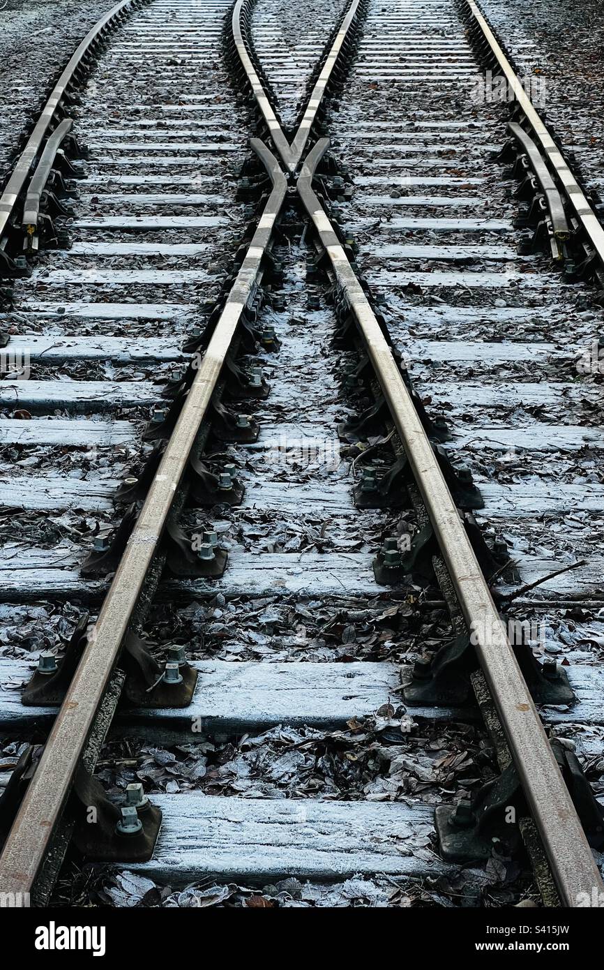 Frosty railway tracks hi-res stock photography and images - Alamy
