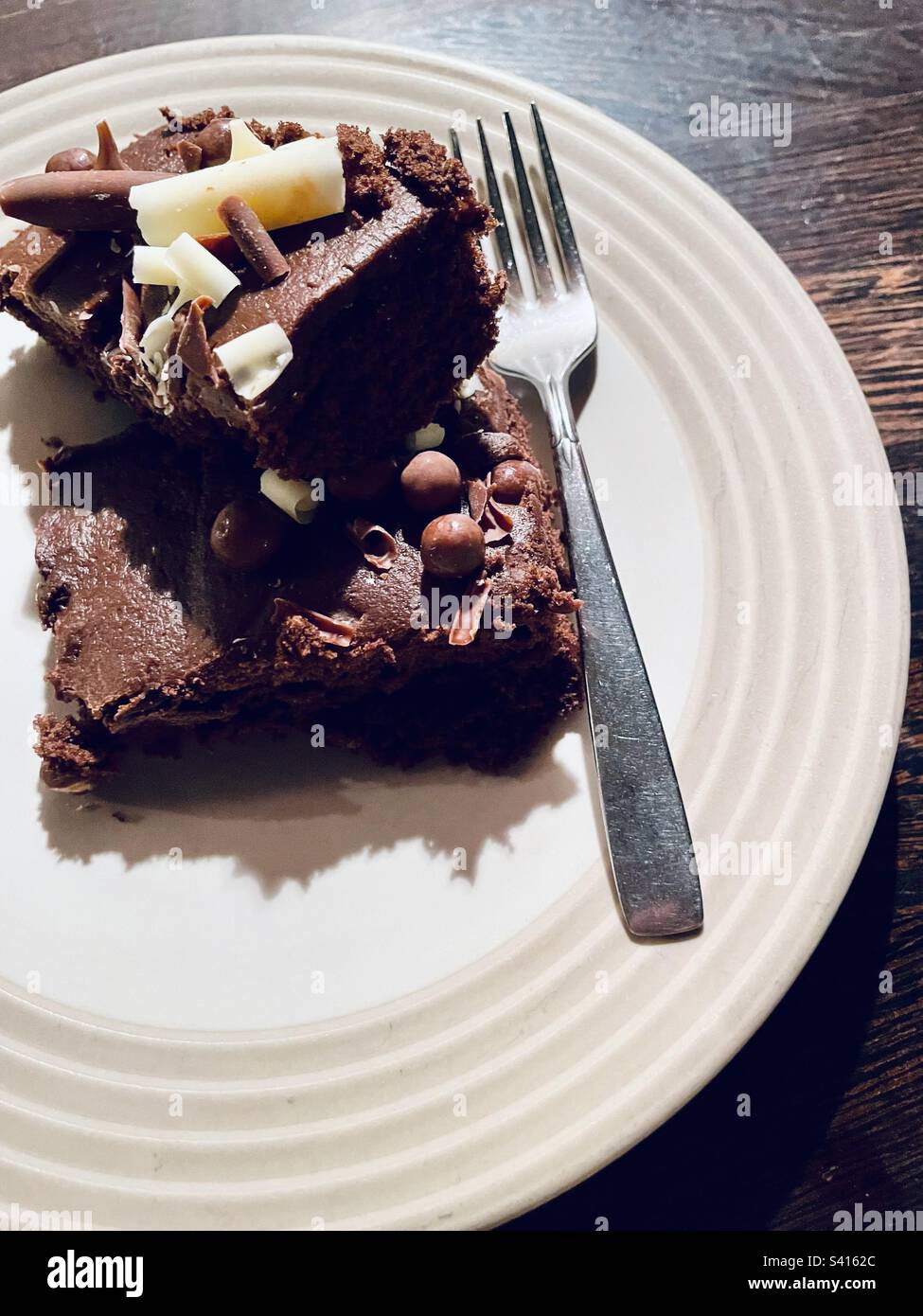 Sharing cake hi-res stock photography and images - Alamy