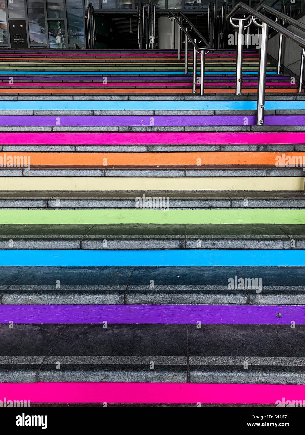 Birmingham new street railway station hi-res stock photography and ...