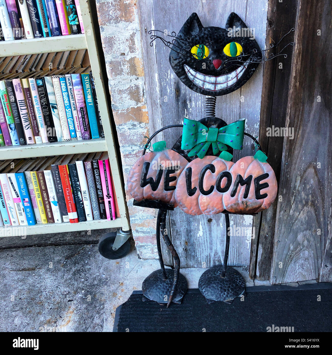 Welcome sign outside an antique shop in Micanopy, Florida, USA Stock ...