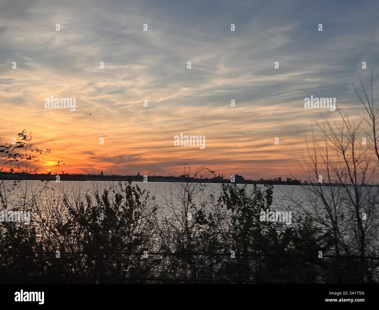Sun and Shoreline Lake Erie Stock Photo - Alamy