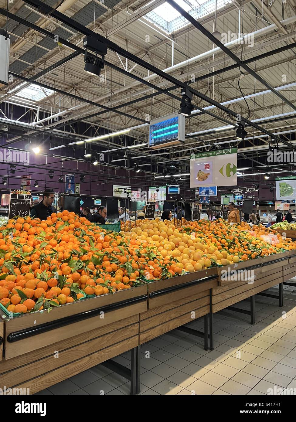 Oranges in a store Stock Photo - Alamy