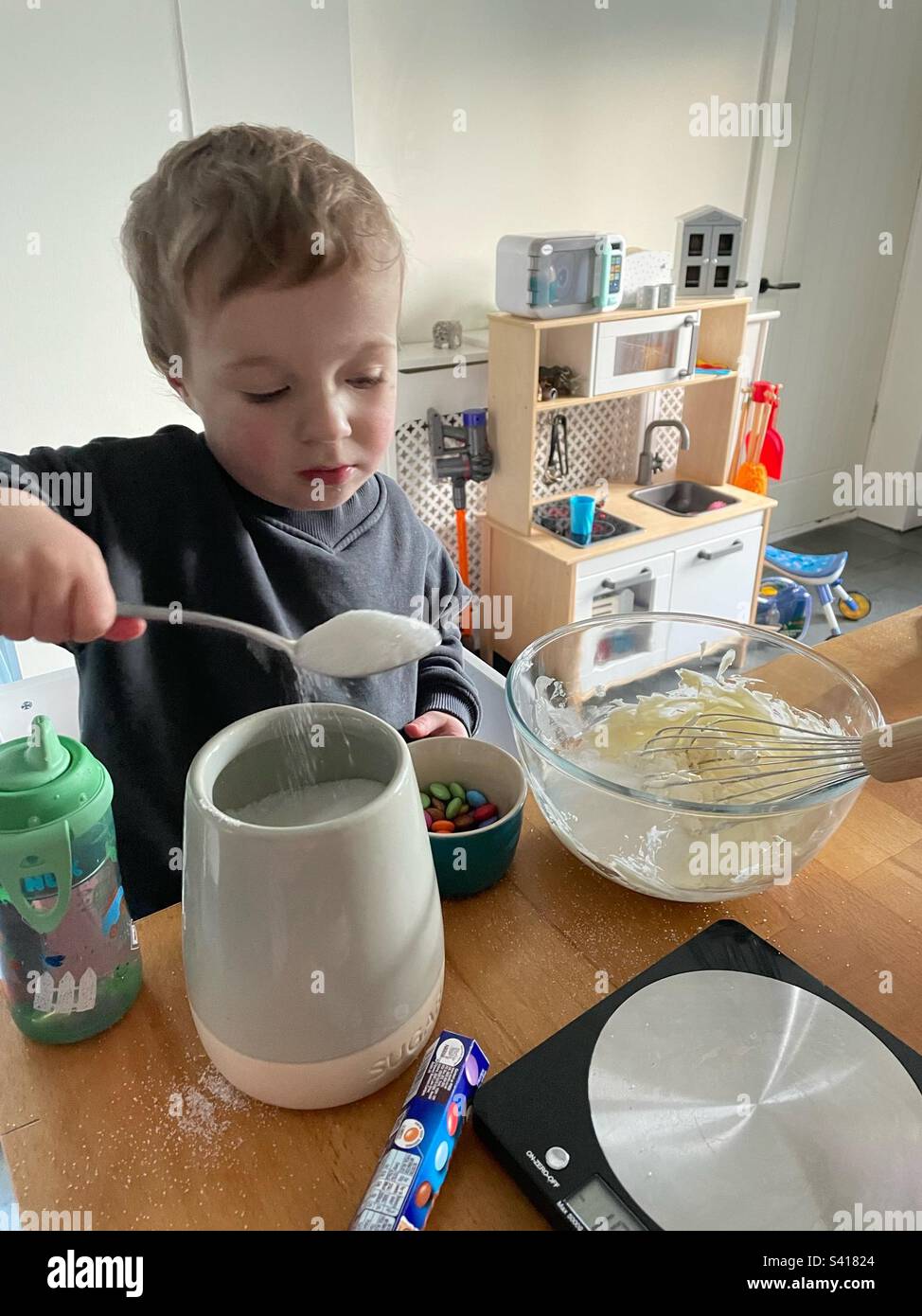 Baking boy hi-res stock photography and images - Alamy