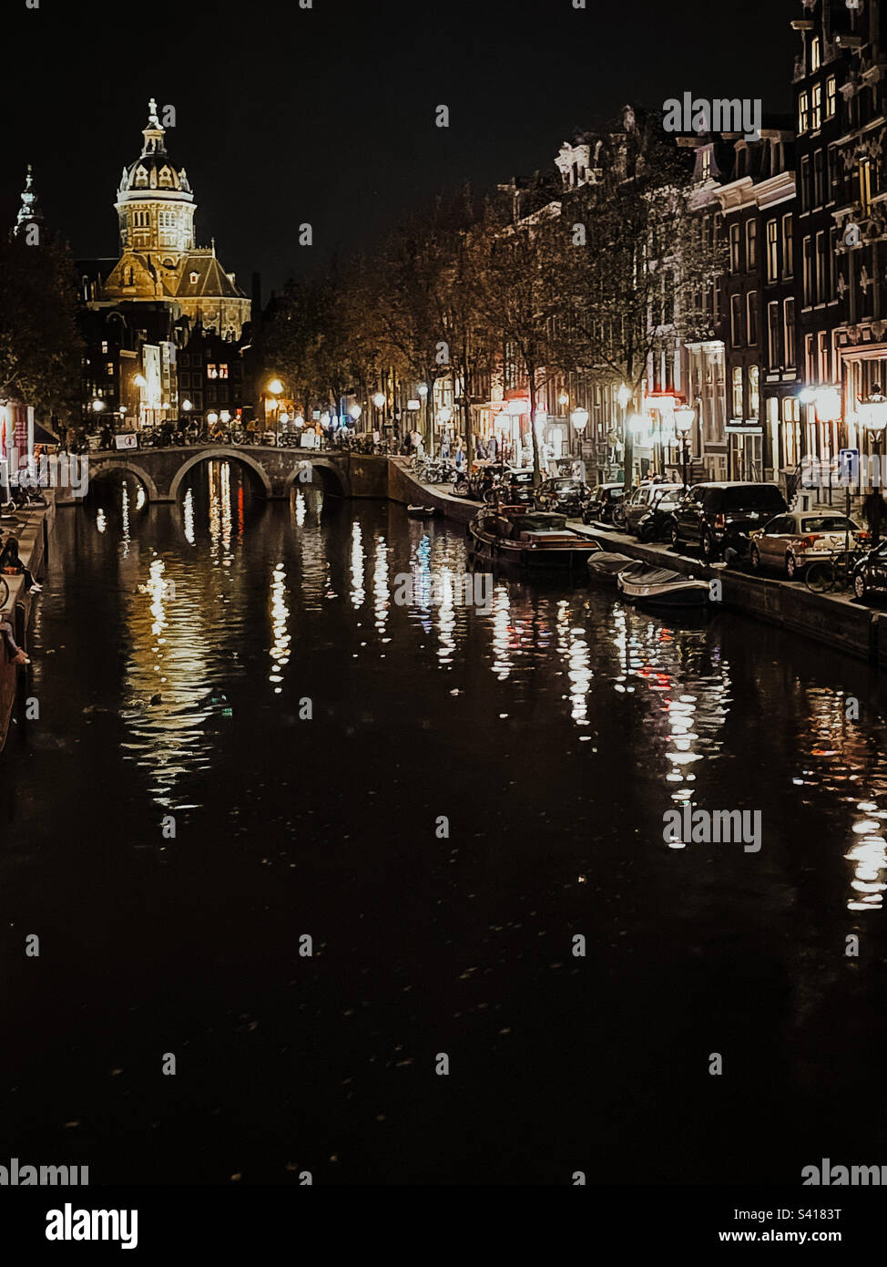 Rivers and canals at night hi-res stock photography and images - Alamy