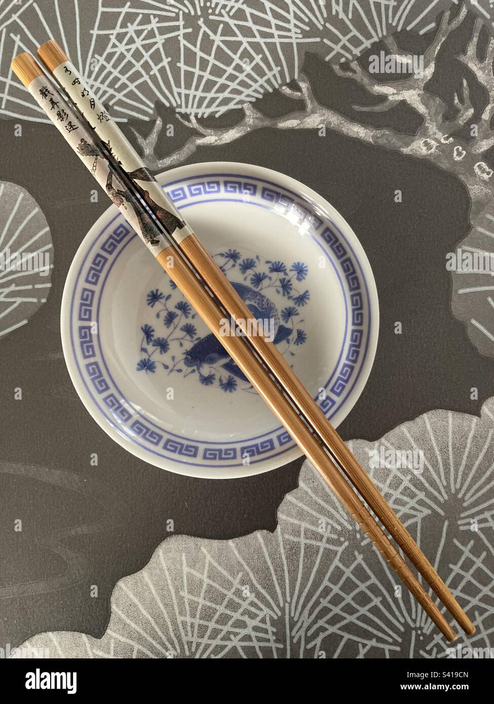 Food with chopsticks hi-res stock photography and images - Alamy