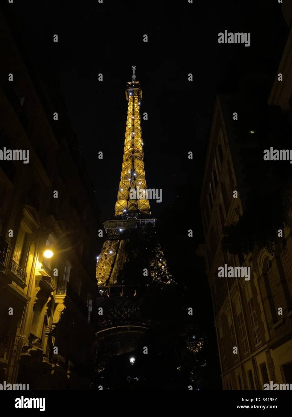 Torre eiffel parigi hi-res stock photography and images - Alamy