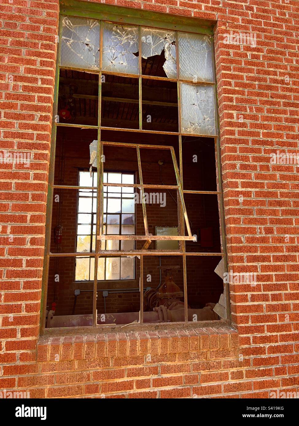 Rusty window frames hi-res stock photography and images - Alamy