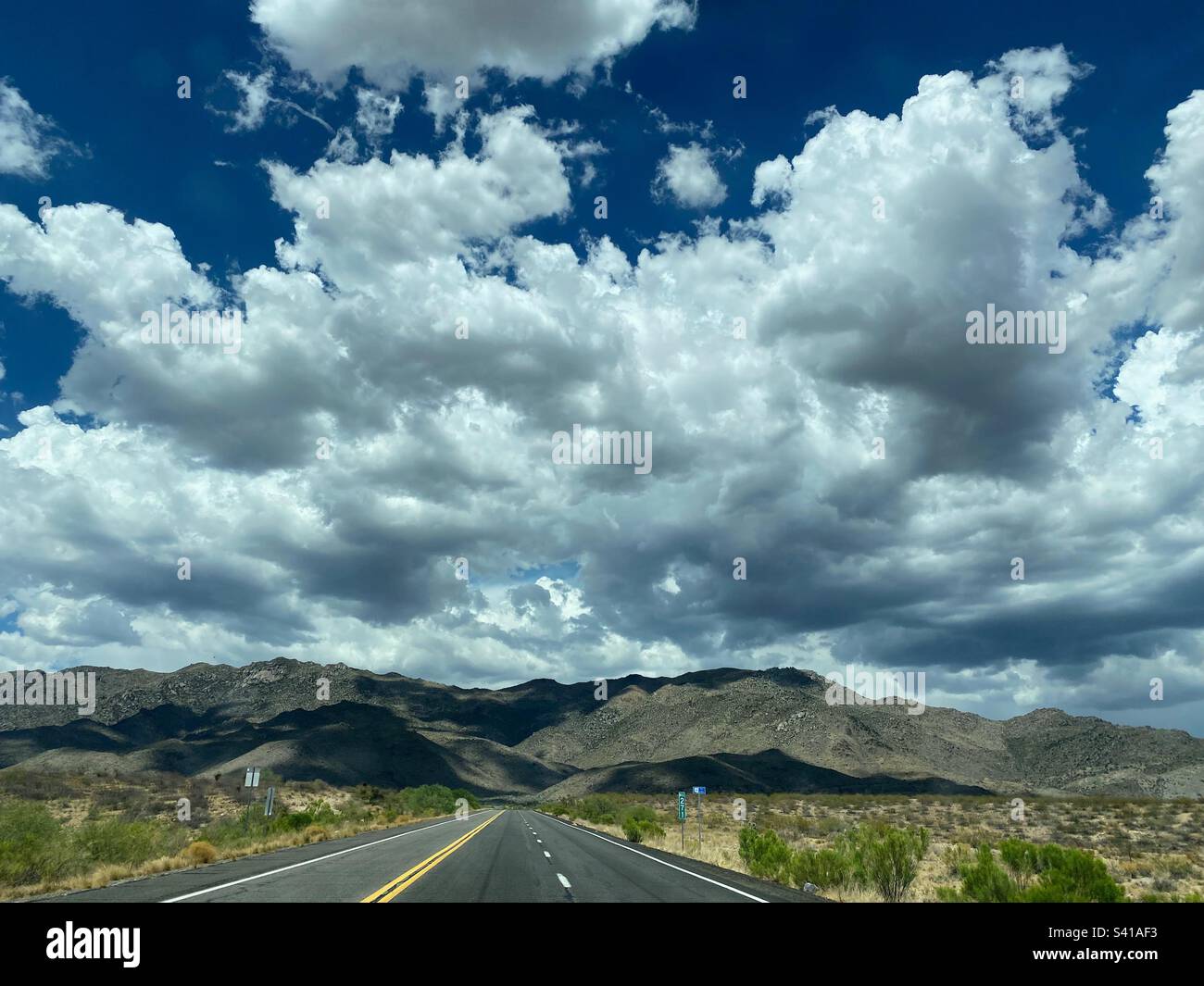 Driving in arizona hi-res stock photography and images - Alamy