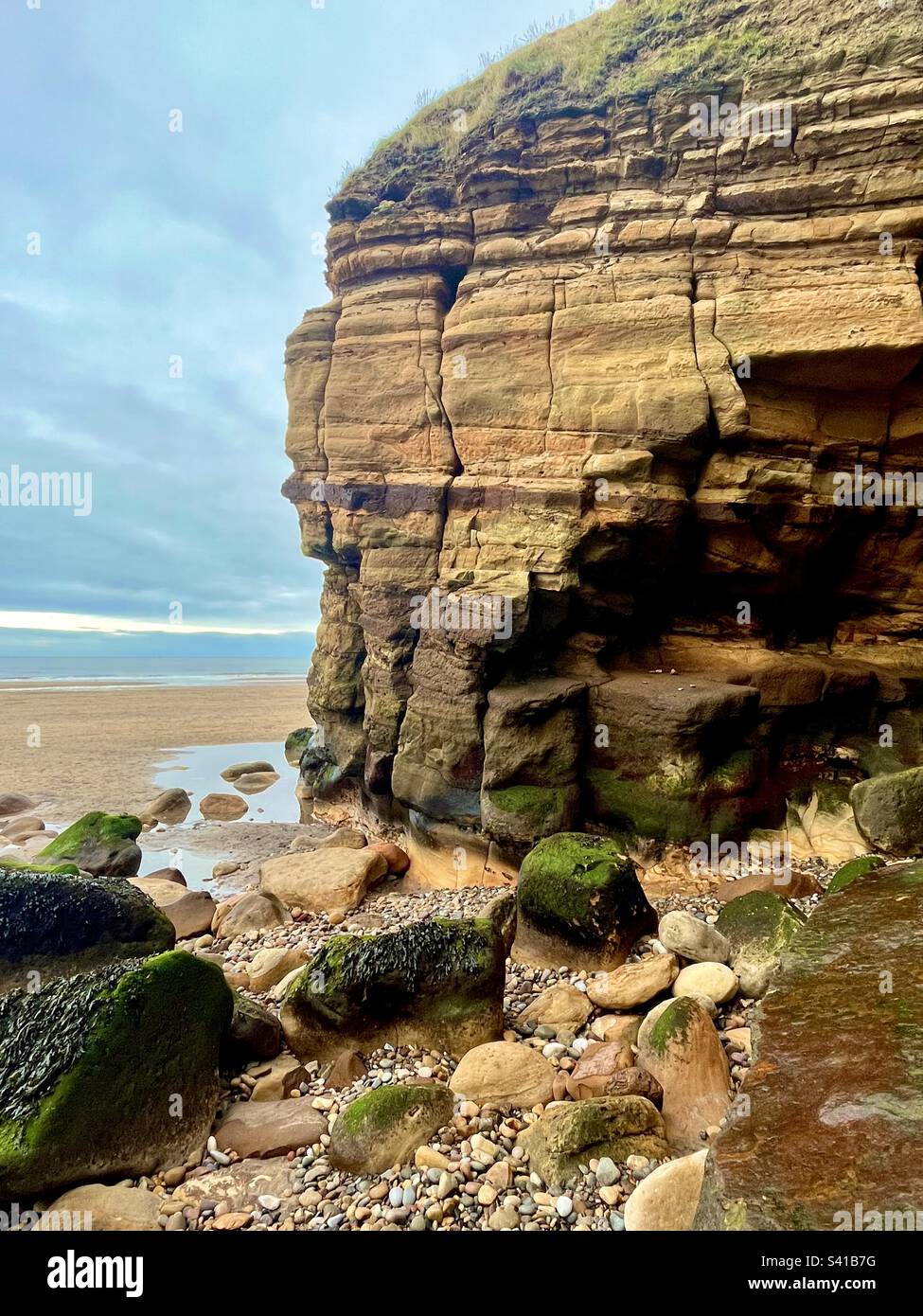Whitby cliffs hi-res stock photography and images - Alamy
