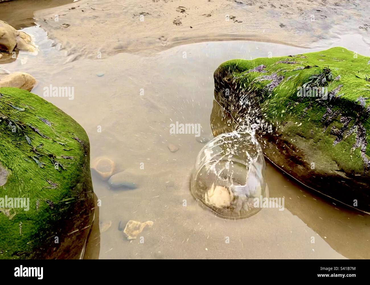 Pebble splash hi-res stock photography and images - Alamy