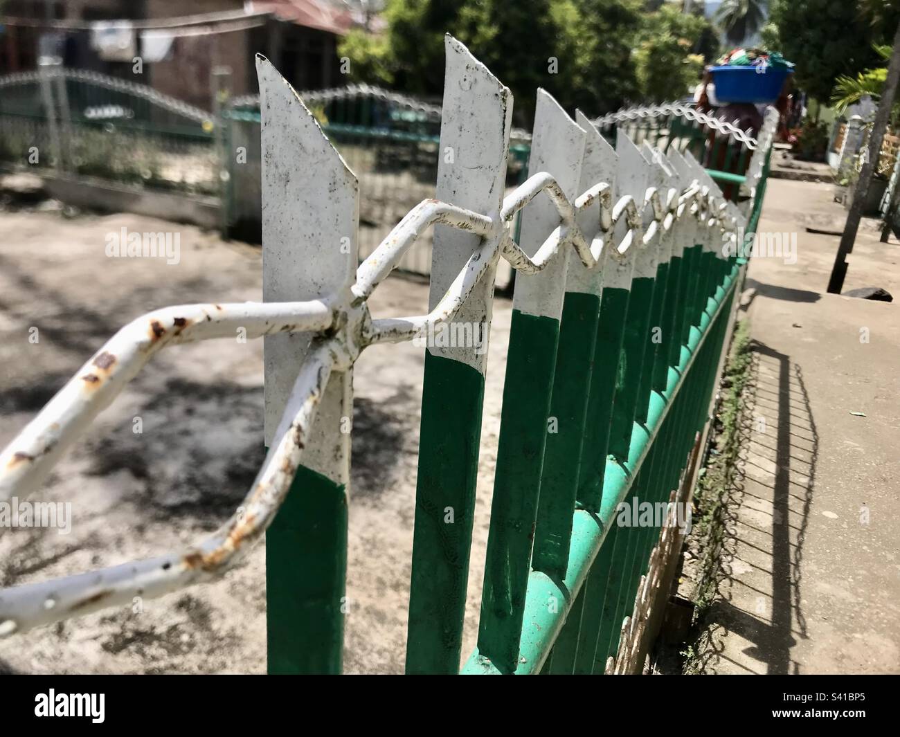 Mosque fence hi-res stock photography and images - Alamy