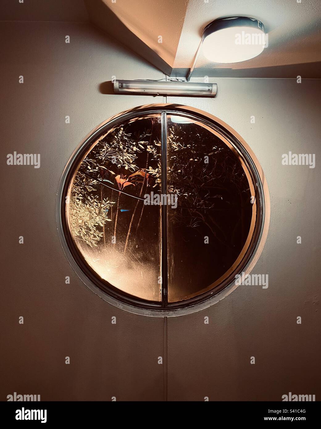 Shadow creepy hi-res stock photography and images - Alamy