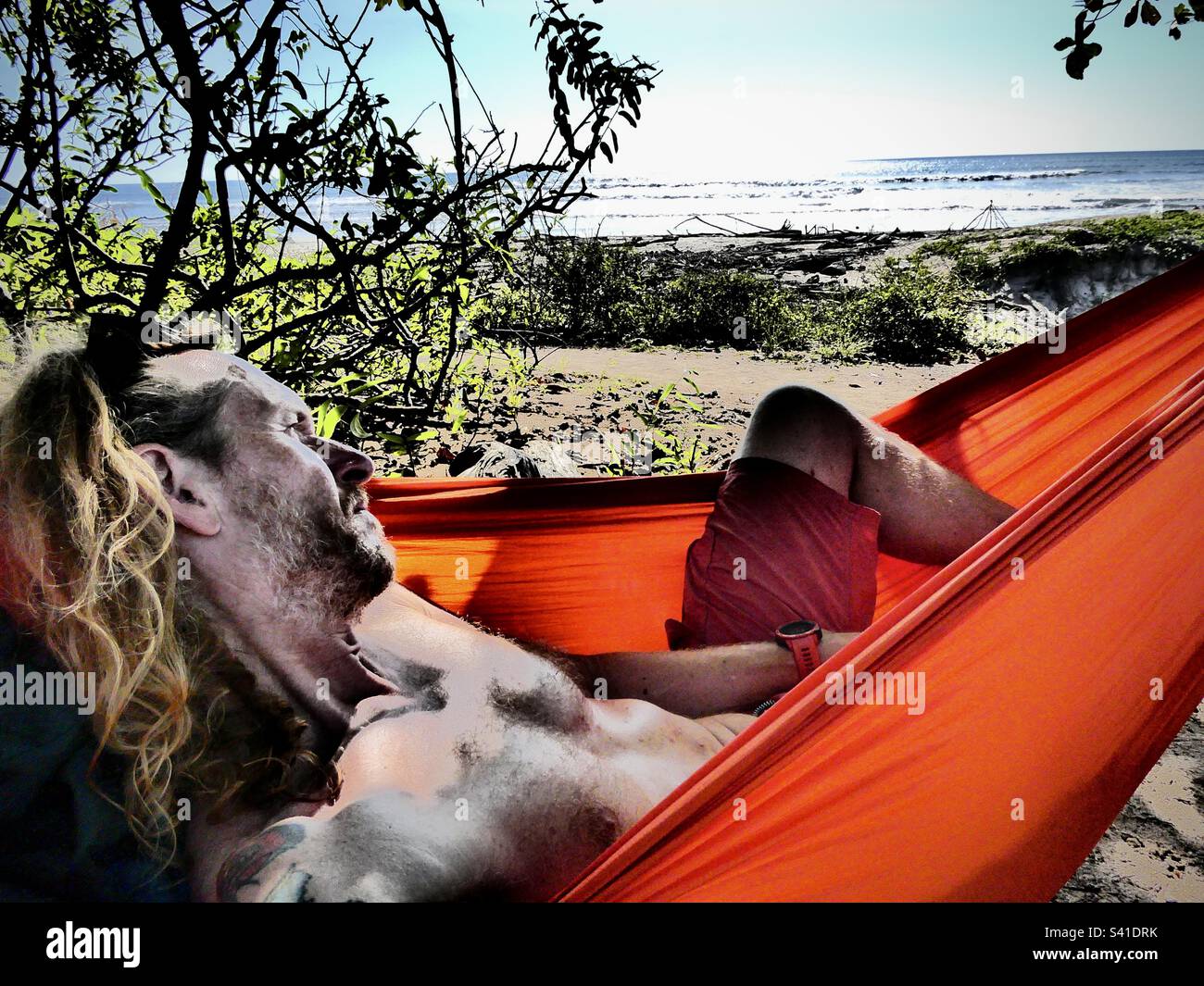 Man lying in comfortable smartphone stock photos and images - Alamy