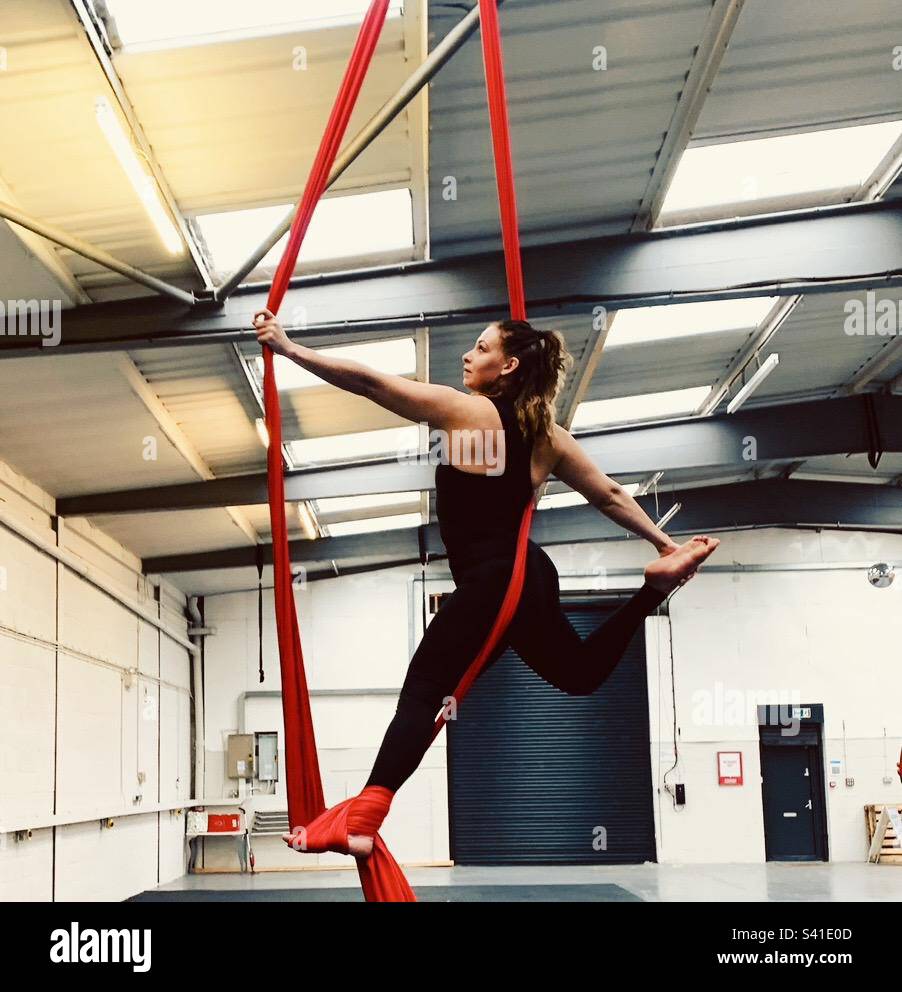 Aerial silks hi-res stock photography and images - Alamy