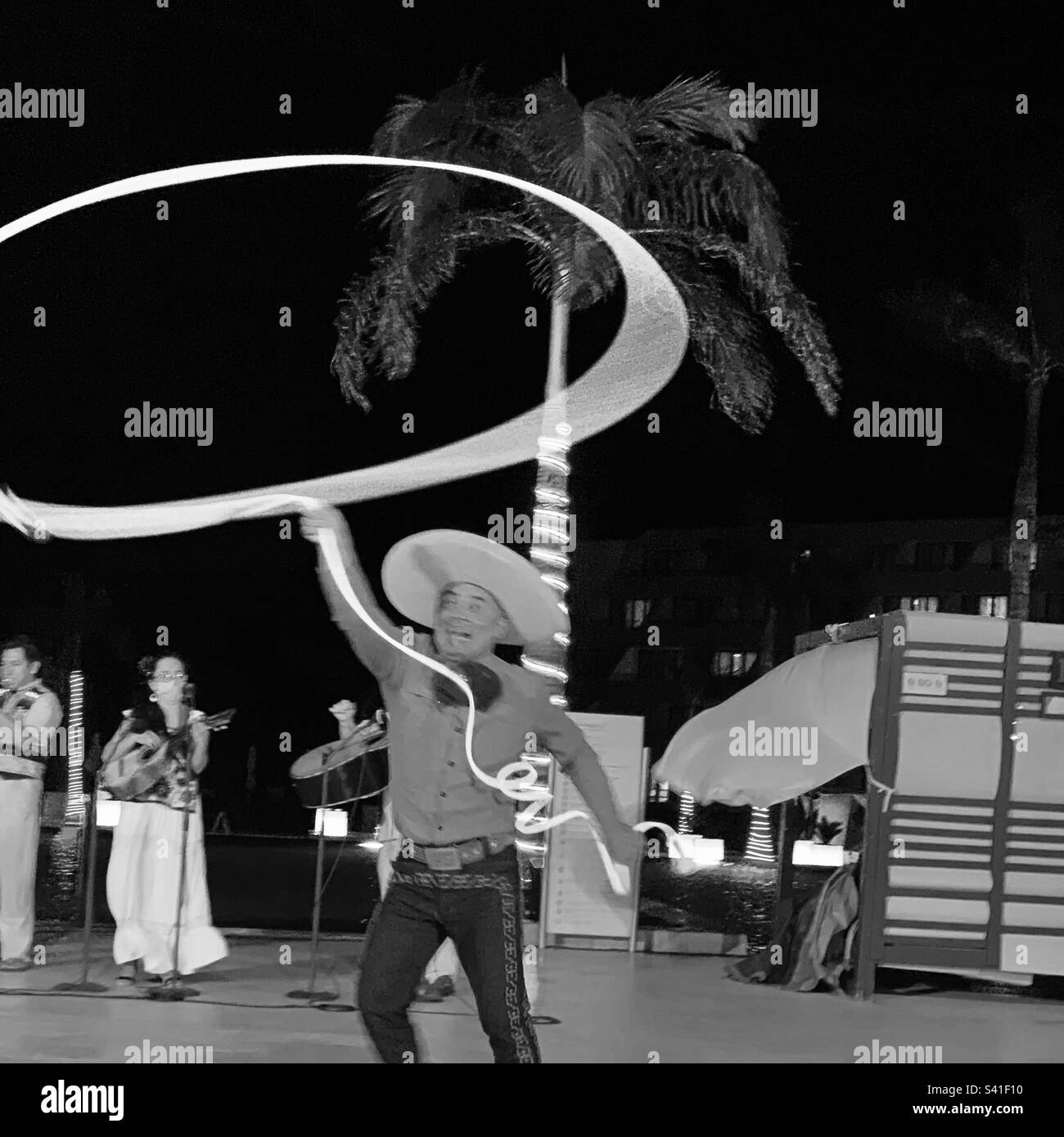 December, 2022, Man with a lasso, Viva Mexico! Show, Hyatt Ziva Cancun ...