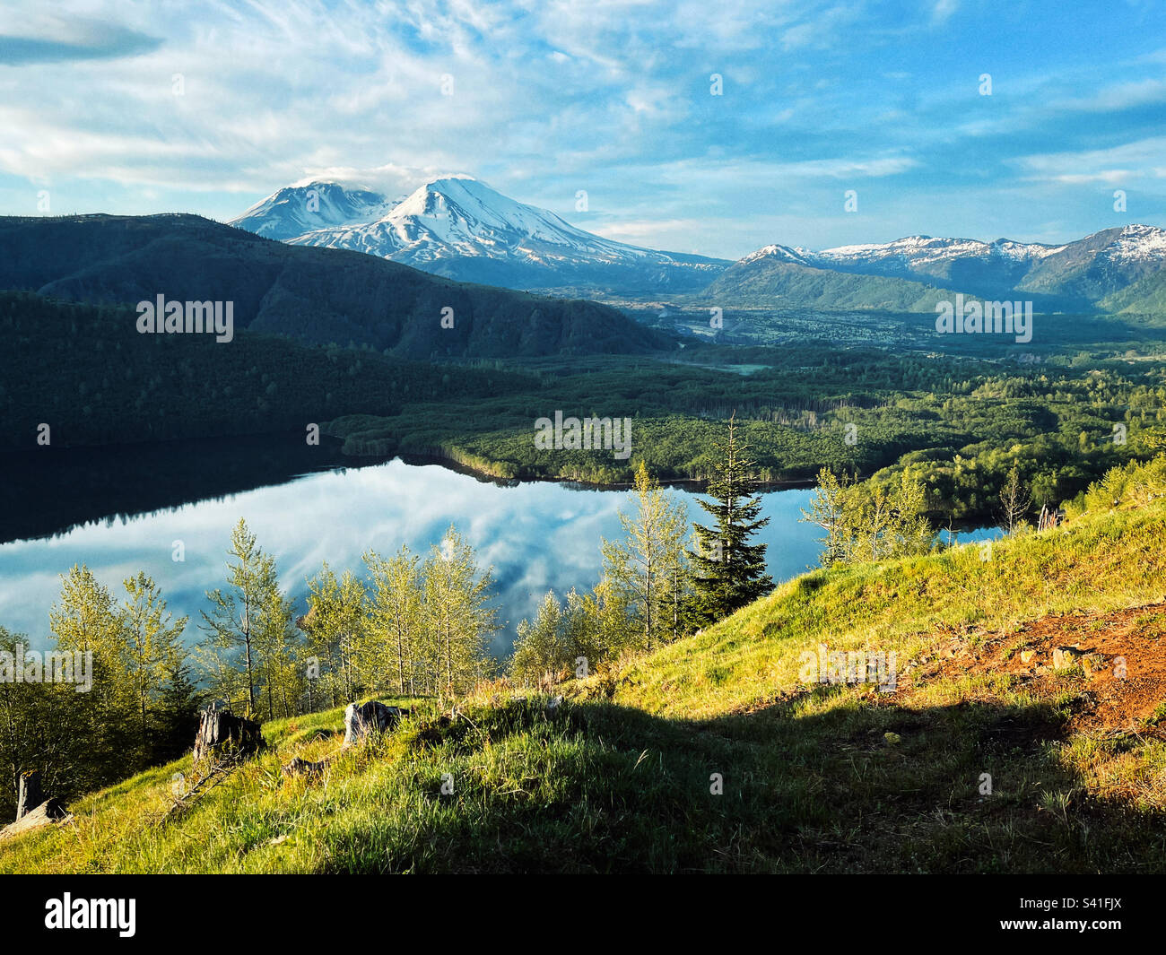 Washington volcano eruption hi-res stock photography and images - Alamy