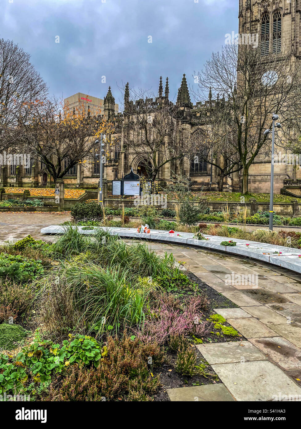Manchester arena bombing memorial smartphone stock photos and images ...