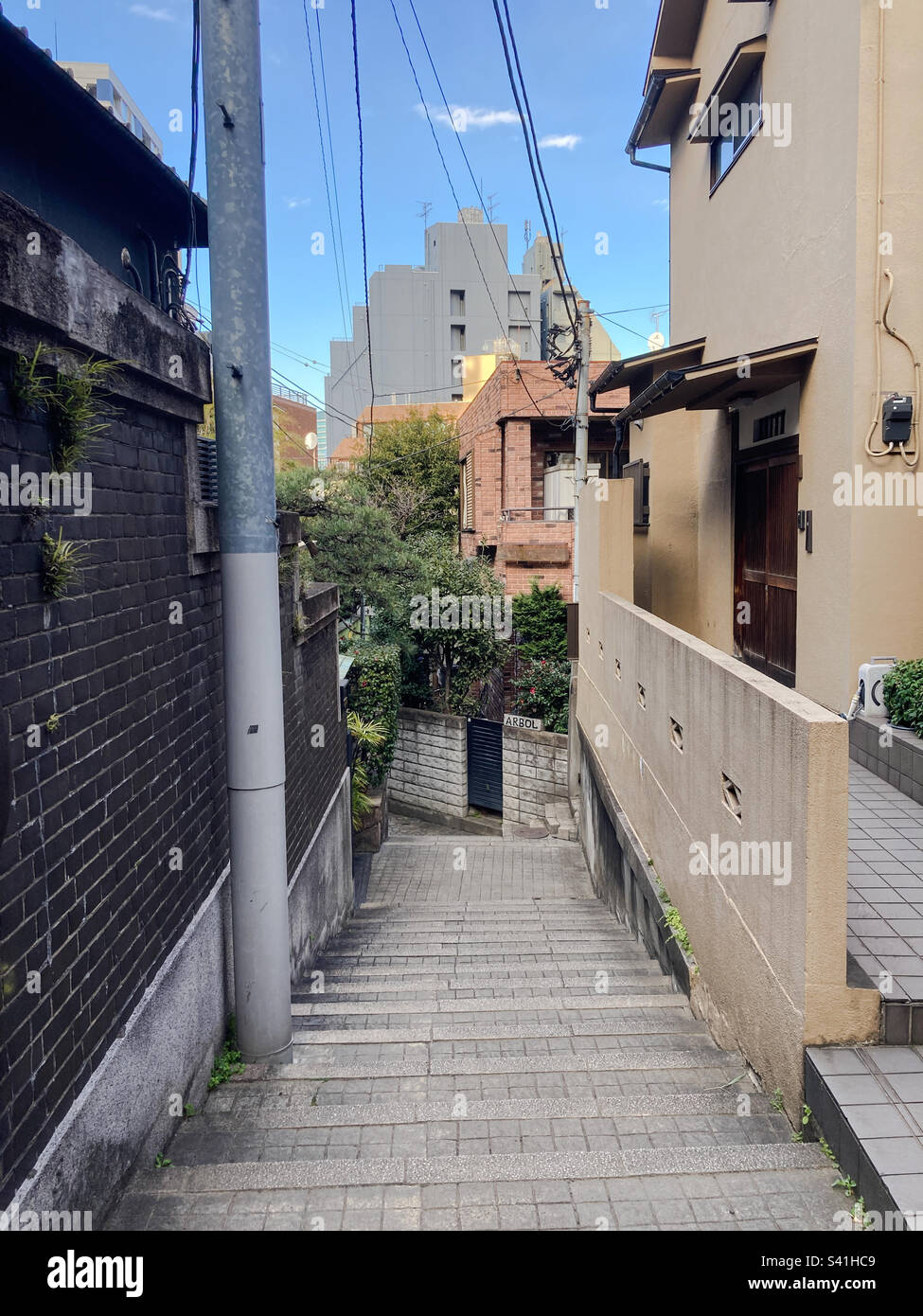 Shinjuku tokyo japan alley back hi-res stock photography and images - Alamy