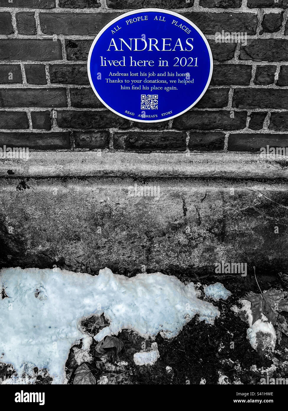 Homeless person blue plaque Stock Photo - Alamy