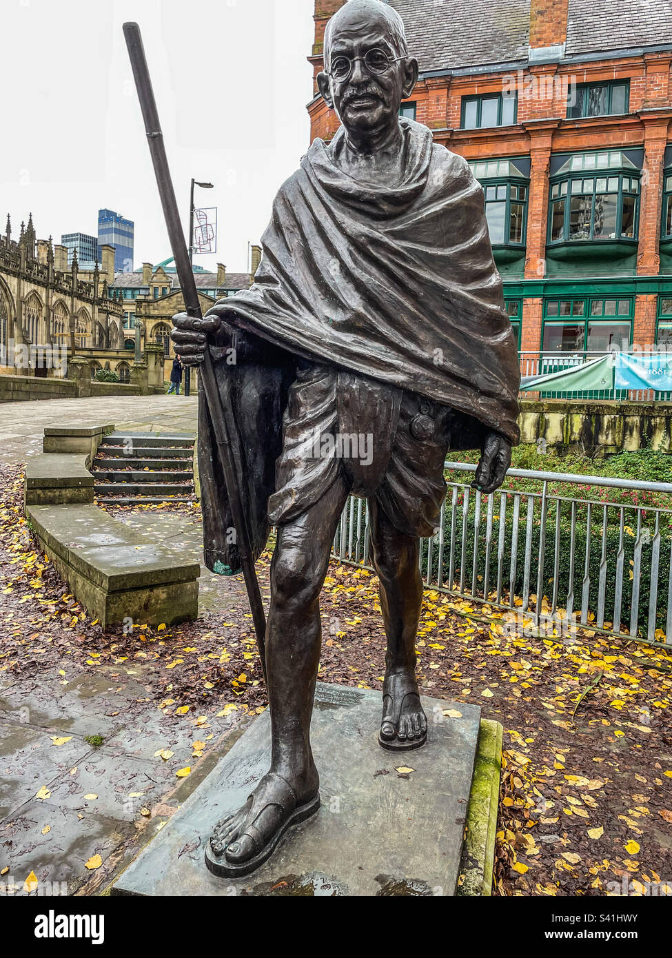 Mahatma gandhi sculpture hi-res stock photography and images - Alamy